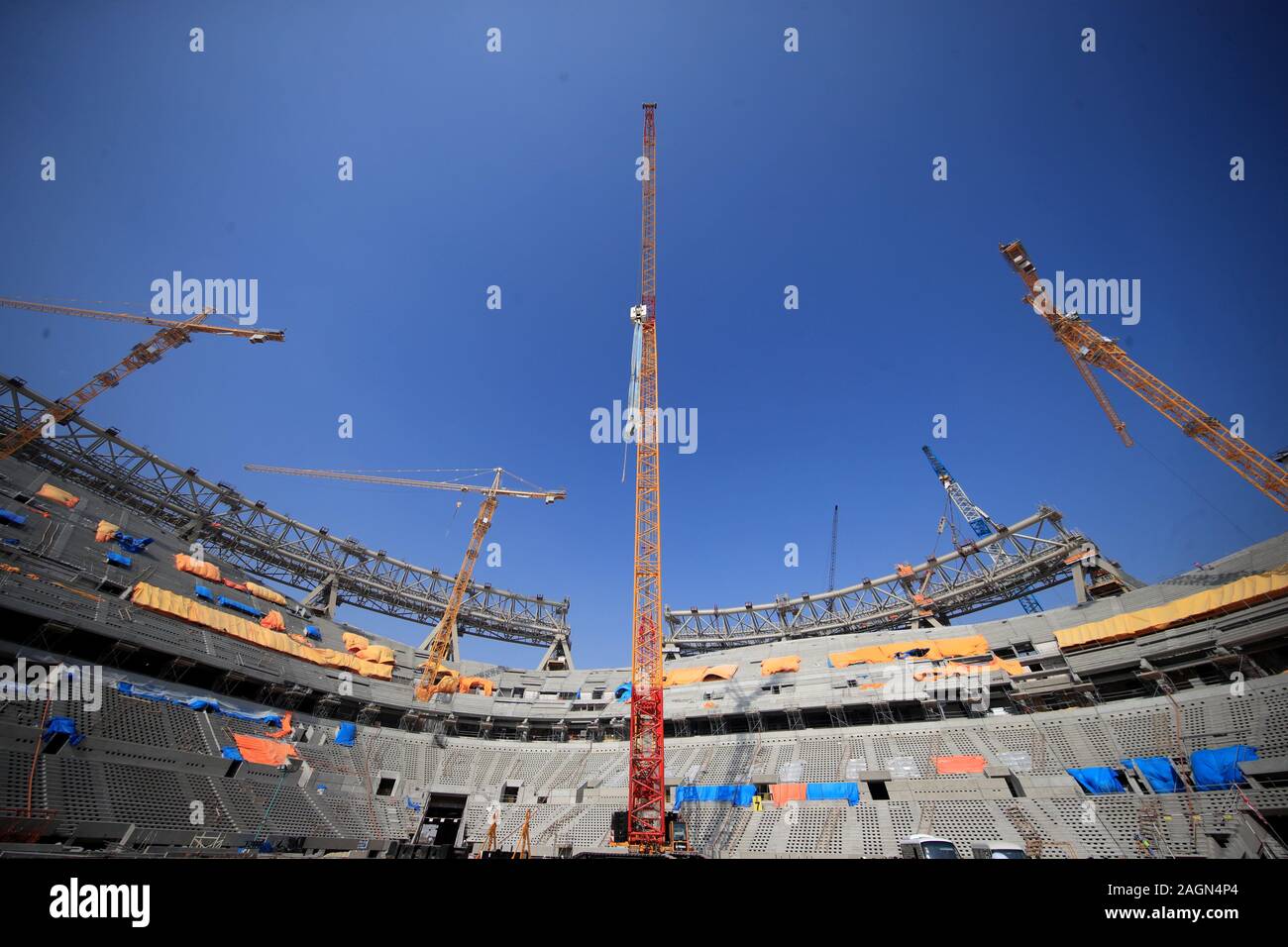 Construction continues on lusail stadium hi-res stock photography and ...