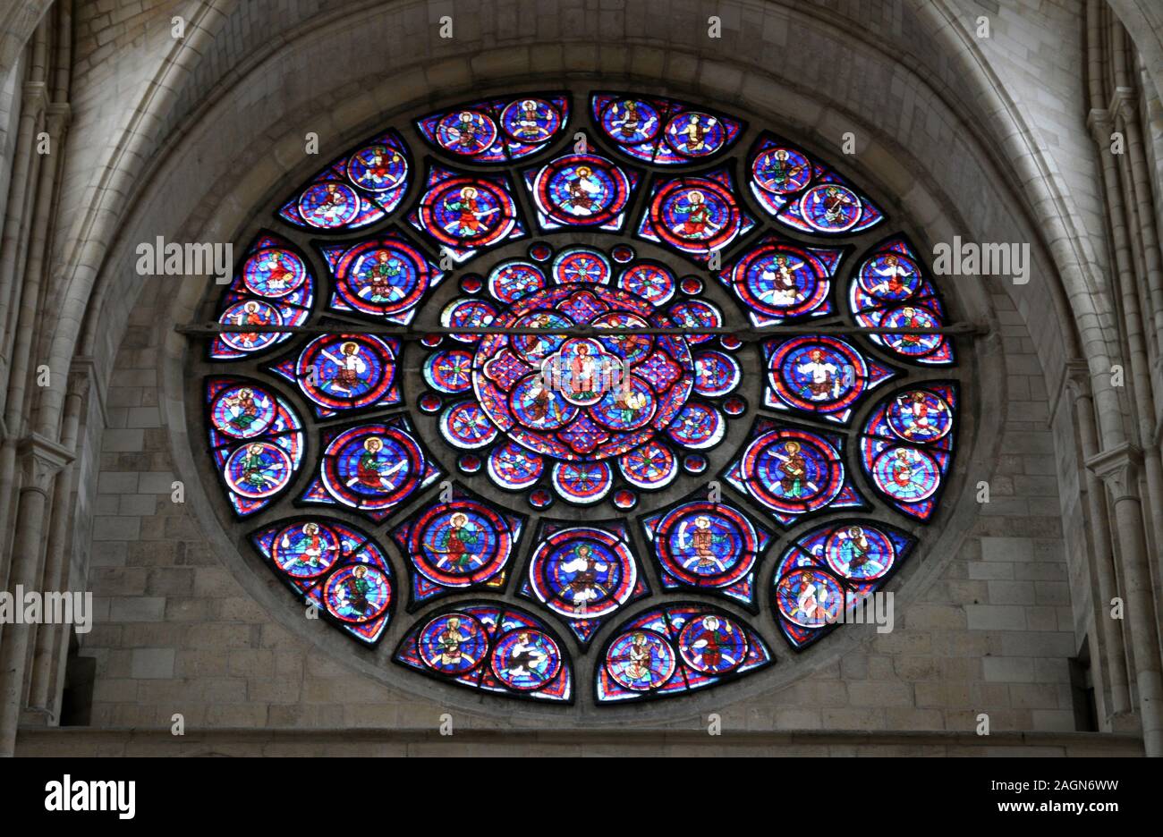 Laon gothic cathedral interior hi-res stock photography and images - Alamy