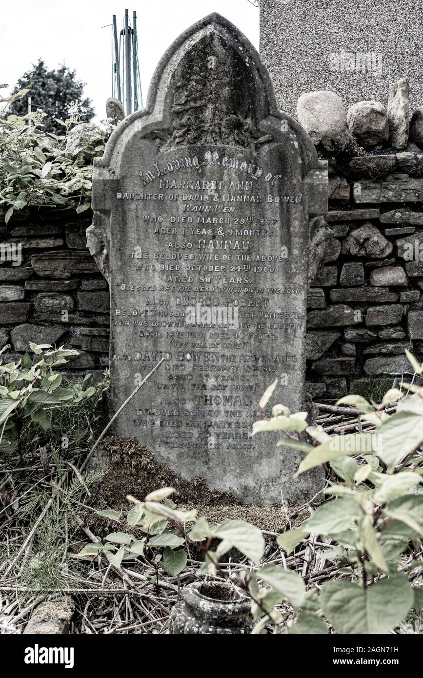 Old forgotten cemetery abandoned graves hi-res stock photography and ...