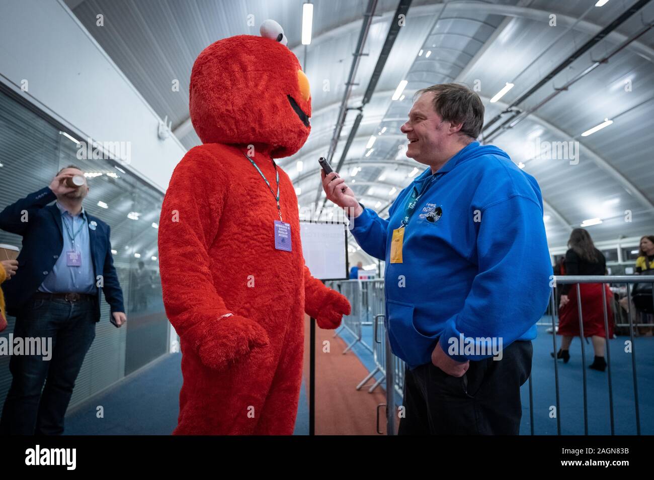 Elmo muppet hi-res stock photography and images - Alamy