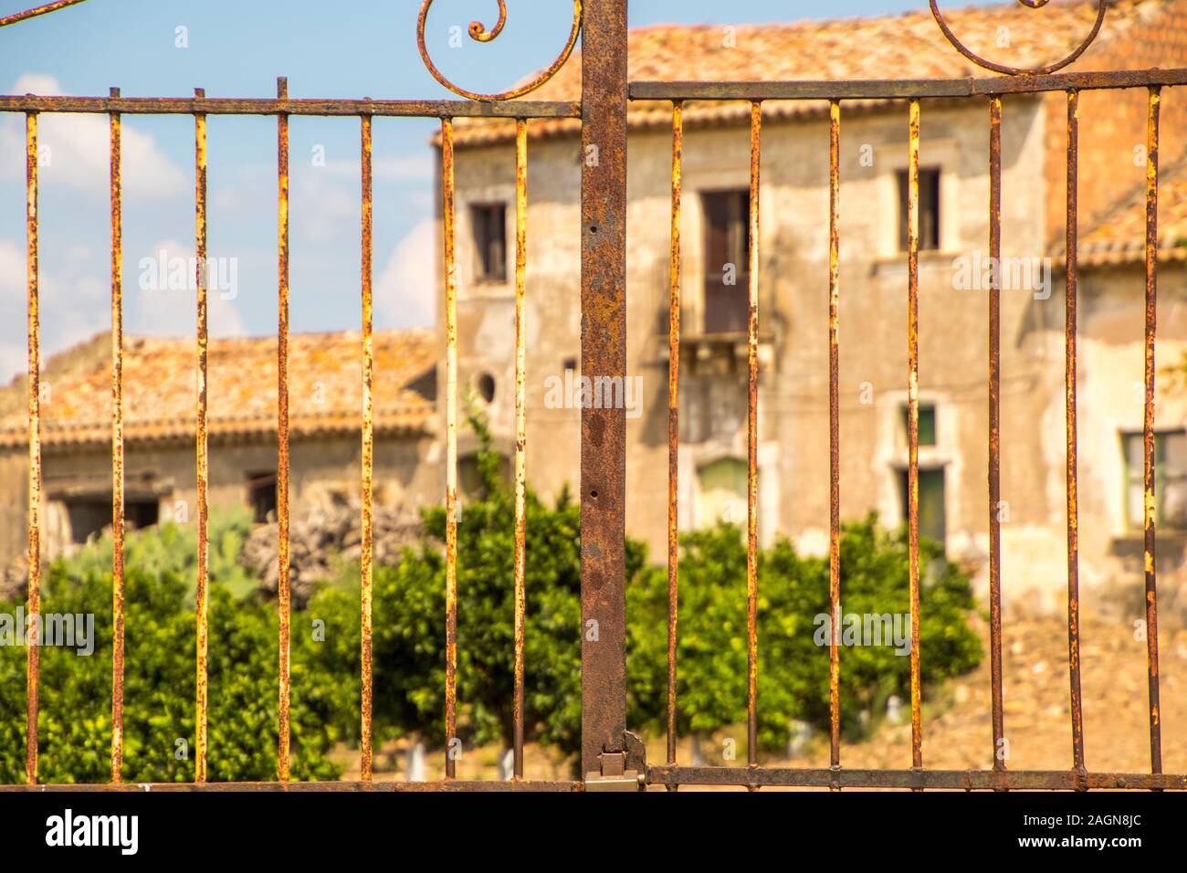 Steel farm gates hi-res stock photography and images - Alamy