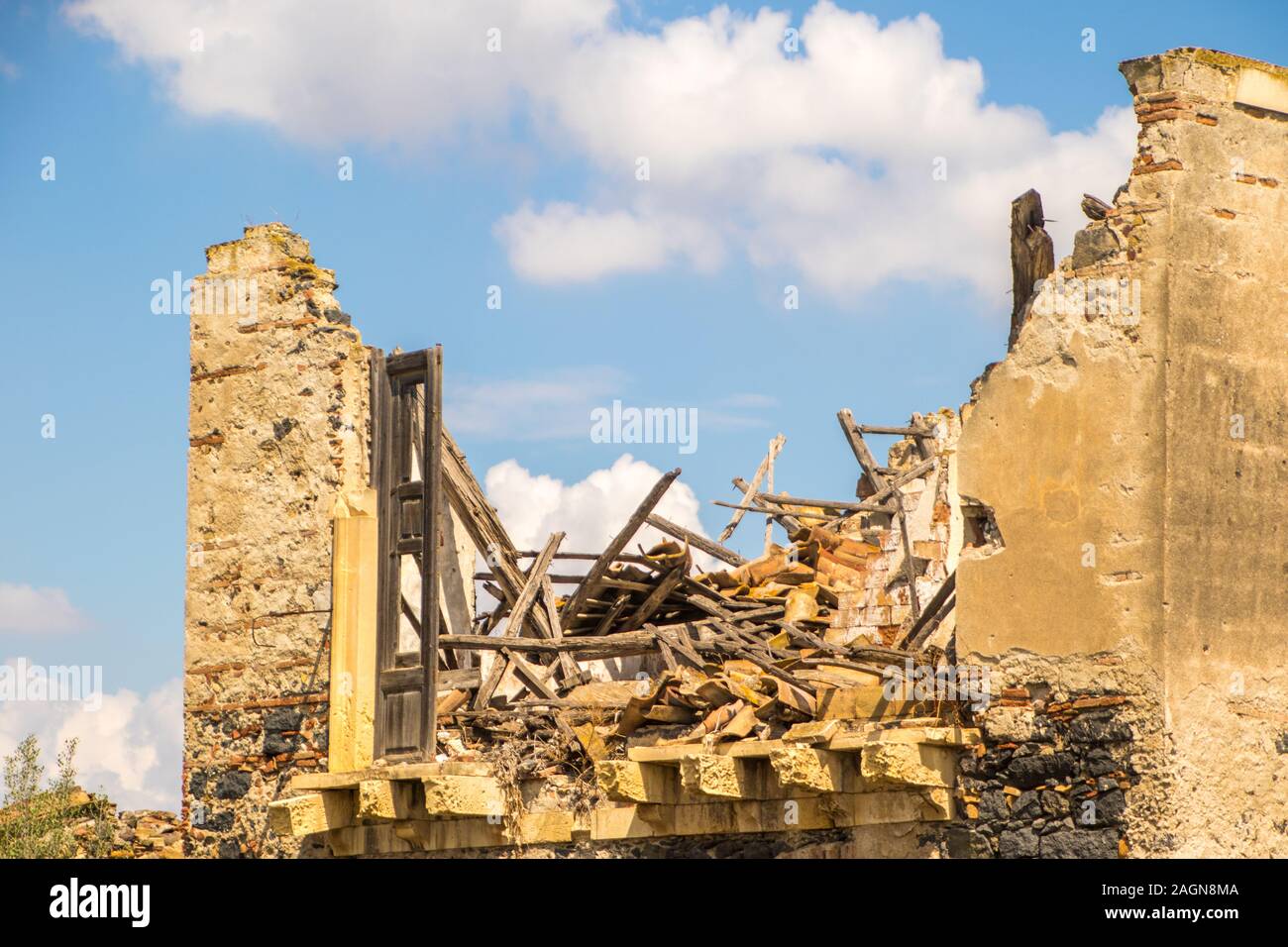 A very old and abandoned building Stock Photo - Alamy