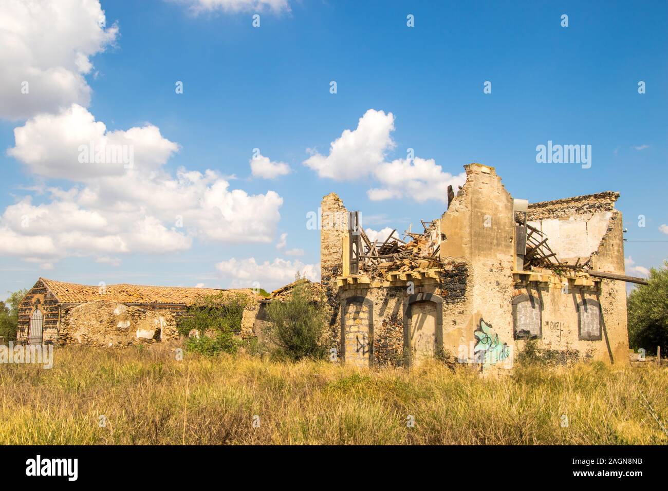 A very old and abandoned building Stock Photo - Alamy