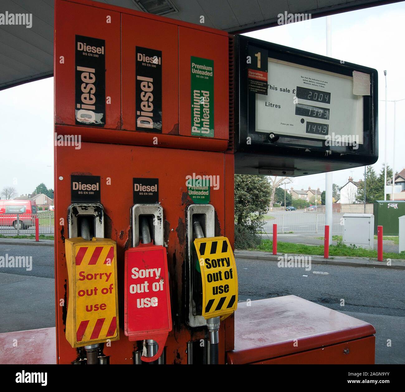 Fuel shortages at petrol pumps in Berkshire as a result of panic buying ...