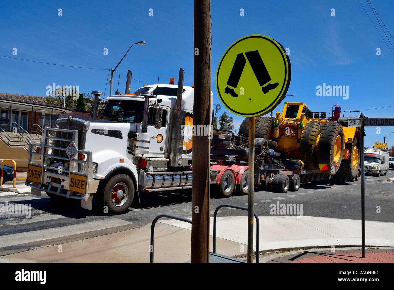 Oversize abnormal load hi-res stock photography and images - Alamy