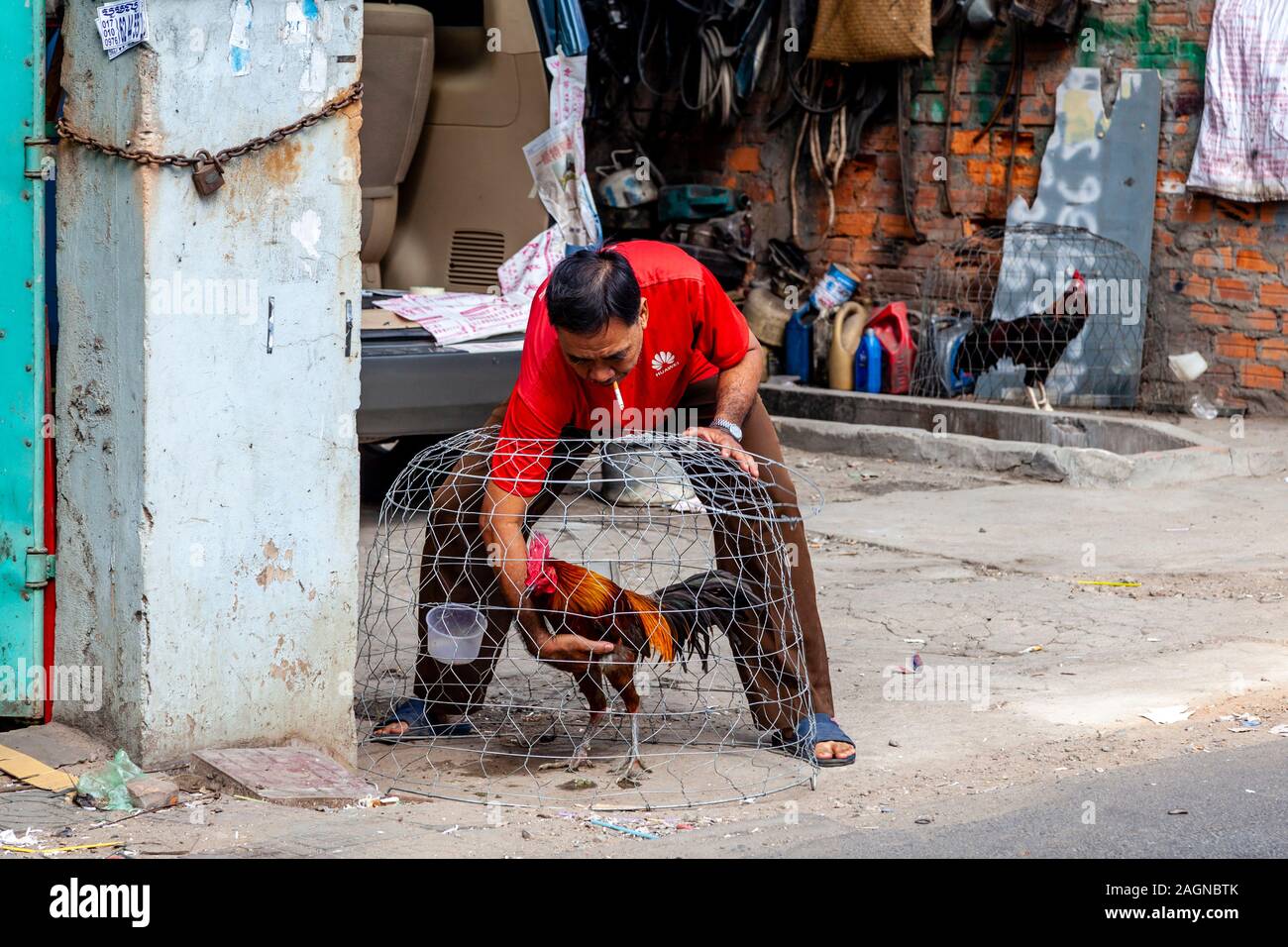 Wire handling hi-res stock photography and images - Alamy