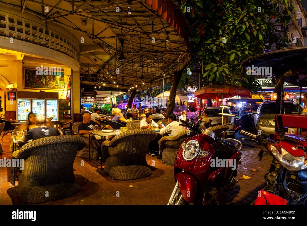 Riverfront phnom penh hi-res stock photography and images - Alamy