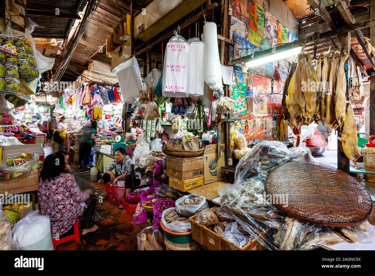 Phnom penh russian market hi-res stock photography and images - Alamy