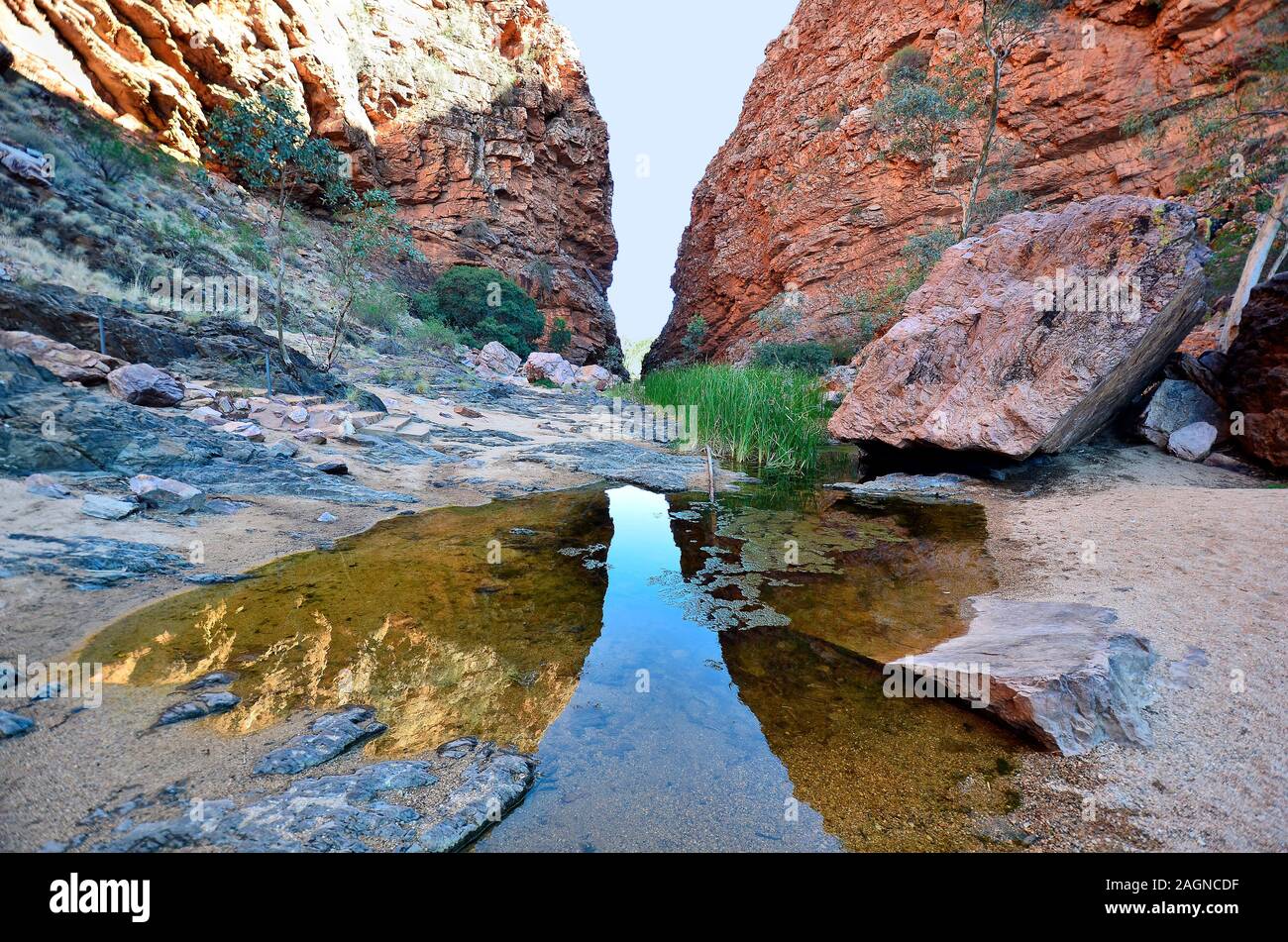 Australia, Northern Territory, waterhole in Simpson Gap Stock Photo - Alamy