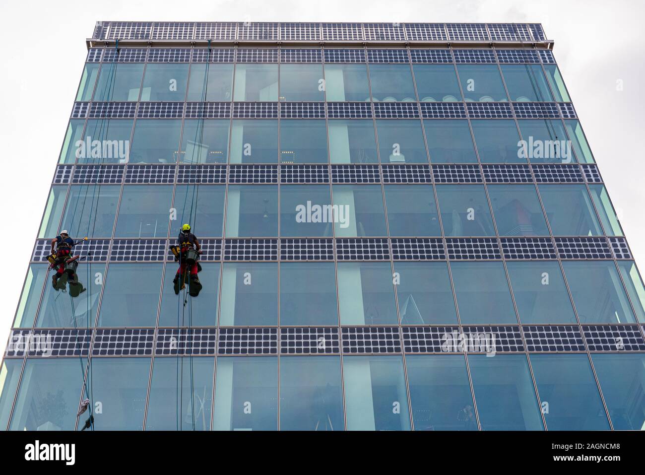 Dangerous jobs hi-res stock photography and images - Alamy