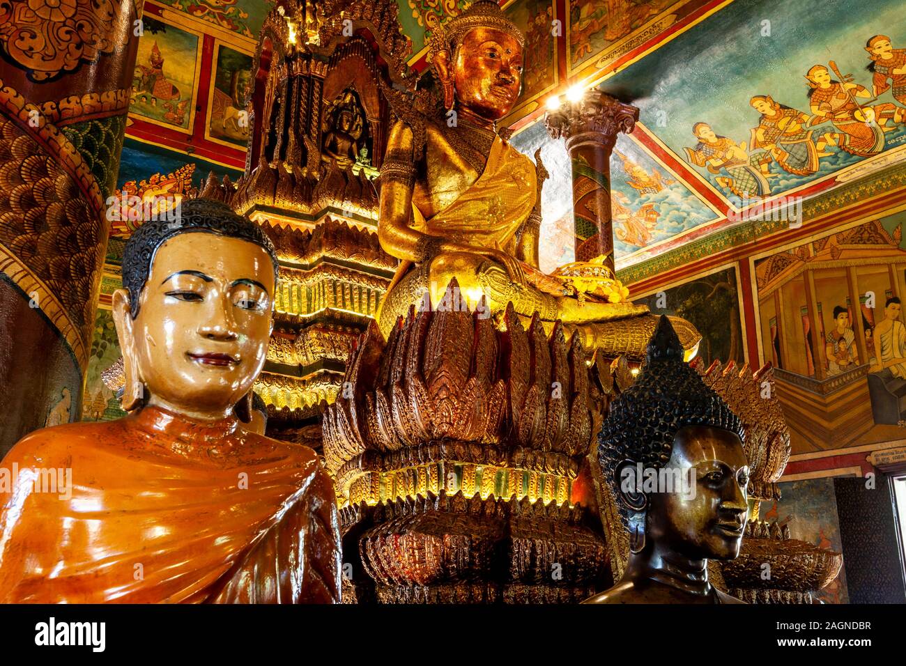 Cambodian buddhist temple statues hi-res stock photography and images ...