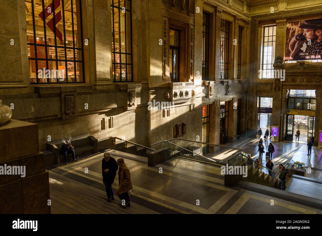 Milan daily life hi-res stock photography and images - Alamy
