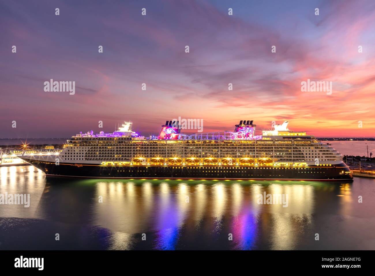 Lifeboats disney cruise line hi-res stock photography and images - Alamy
