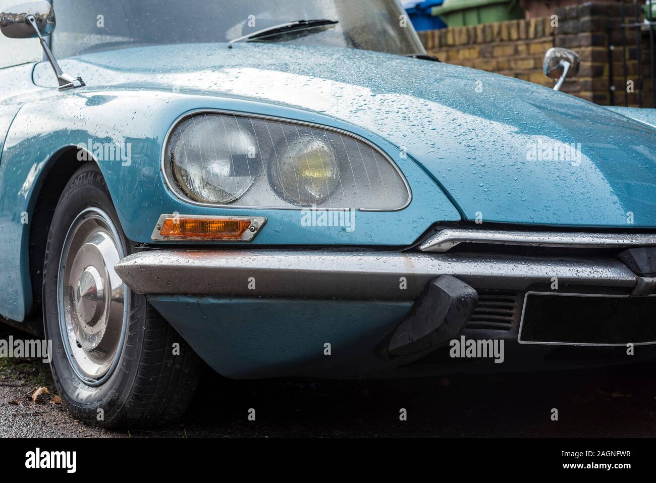 Blue citroen ds car hi-res stock photography and images - Alamy