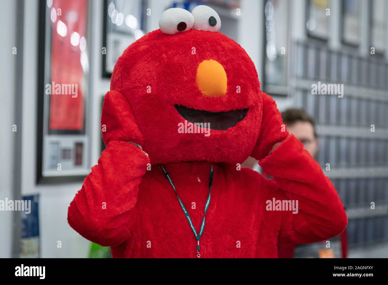 Elmo muppet hi-res stock photography and images - Alamy