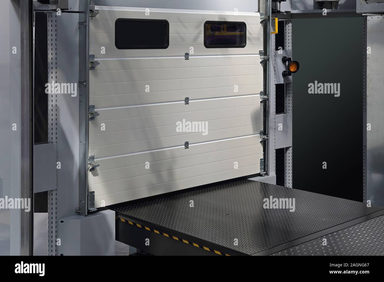 Cargo door hi-res stock photography and images - Alamy