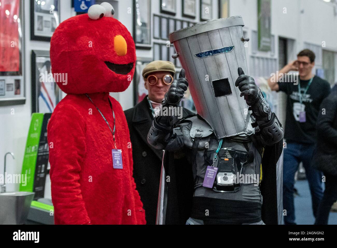Elmo sesame street hi-res stock photography and images - Alamy