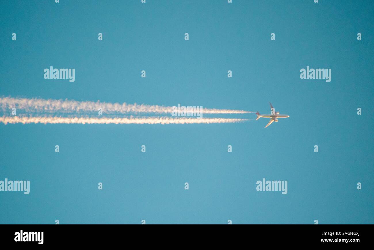An image taken of a passenger jet at high altitude Stock Photo - Alamy