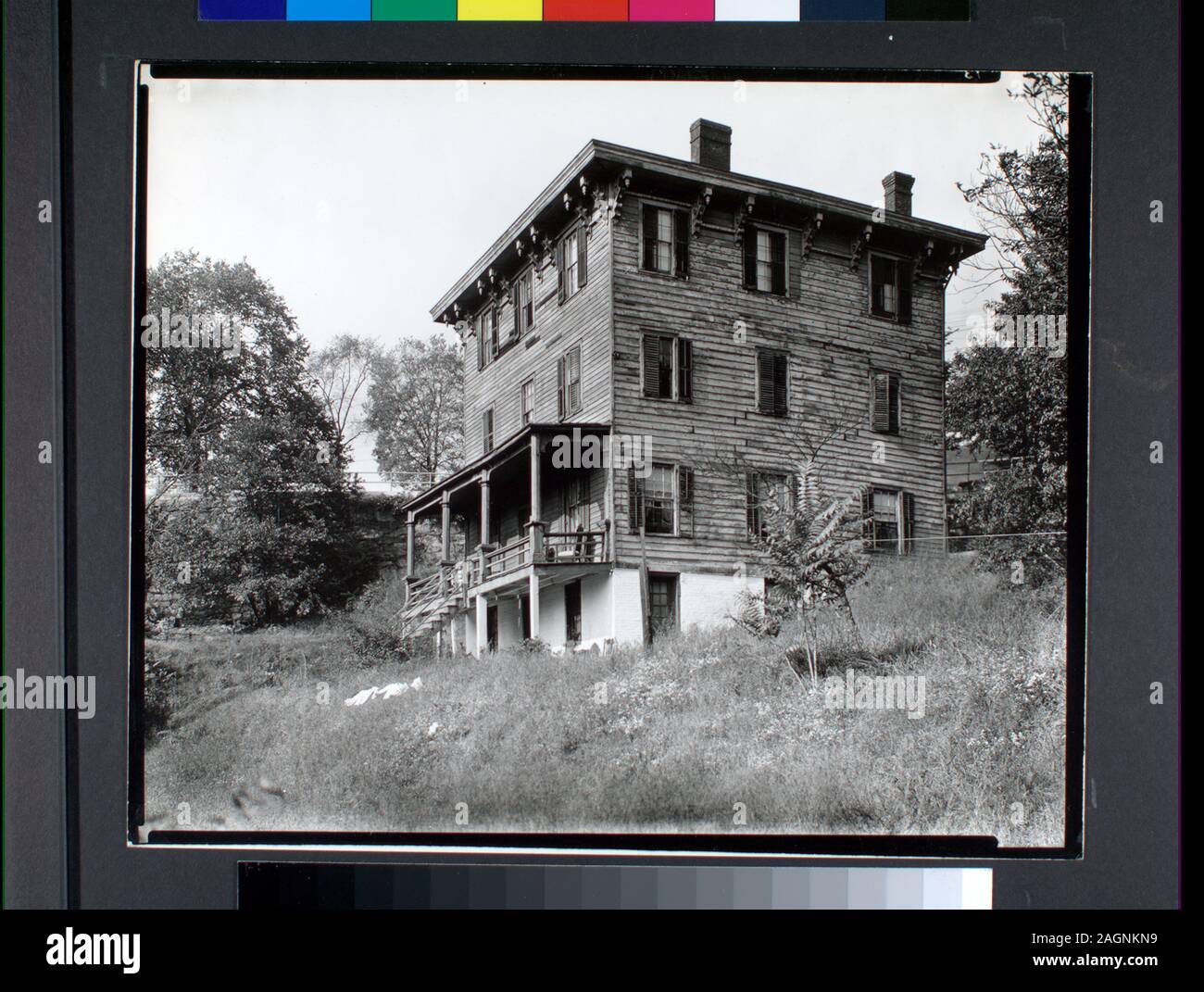 Three story frame house hi-res stock photography and images - Alamy