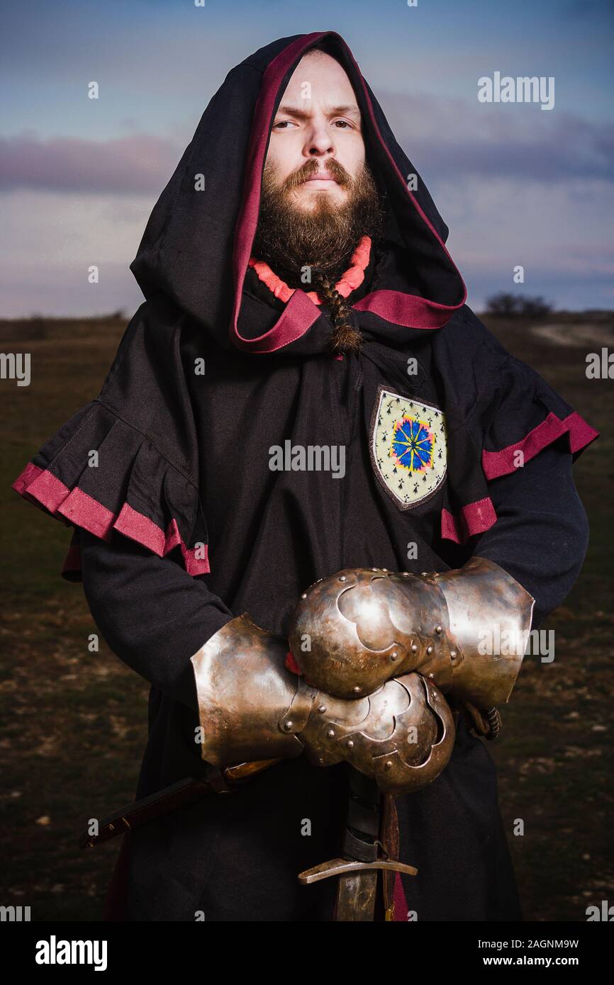 Man tunic medieval hi-res stock photography and images - Alamy