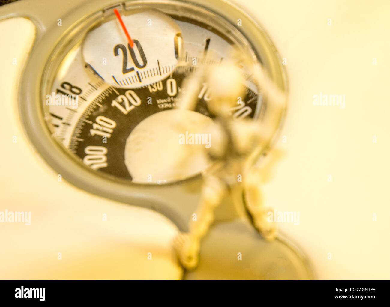 Skeleton holding scales hi-res stock photography and images - Alamy