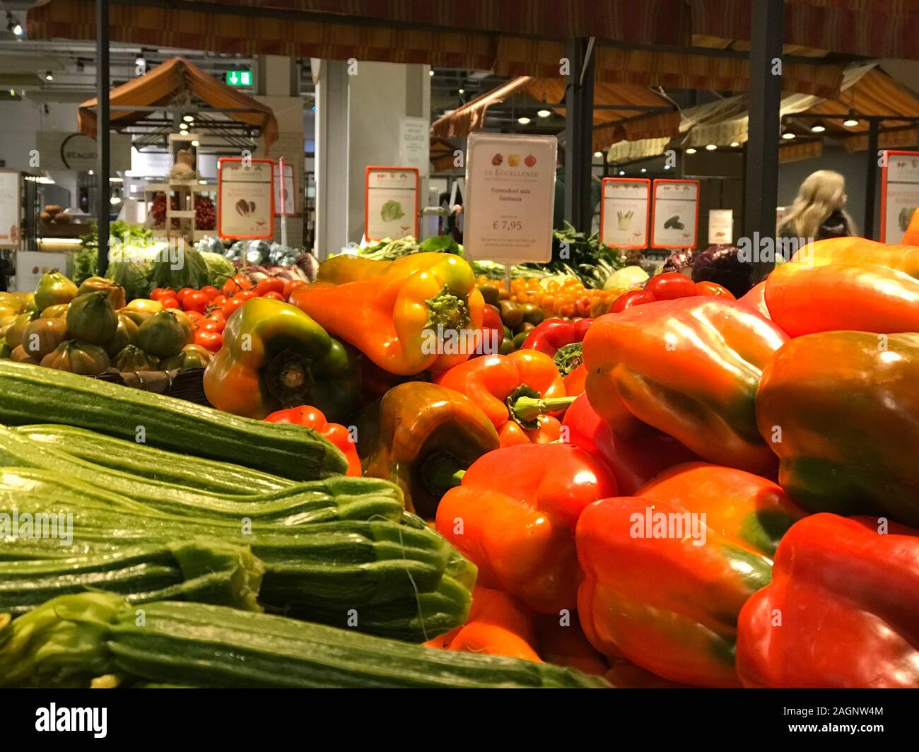 Italian grocery store in rome hi-res stock photography and images - Alamy
