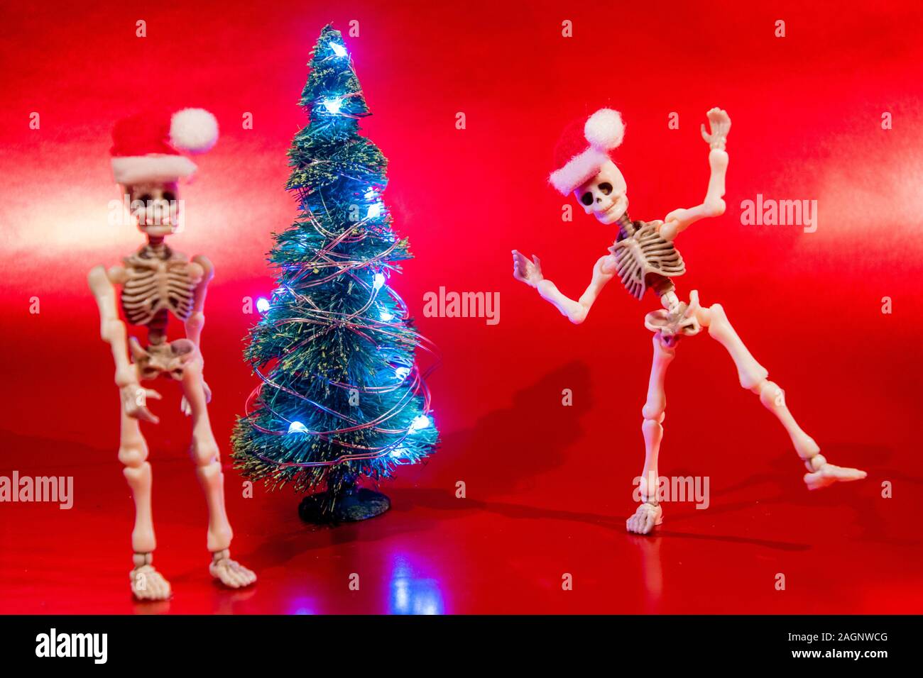 Dancing around a tree hi-res stock photography and images - Alamy