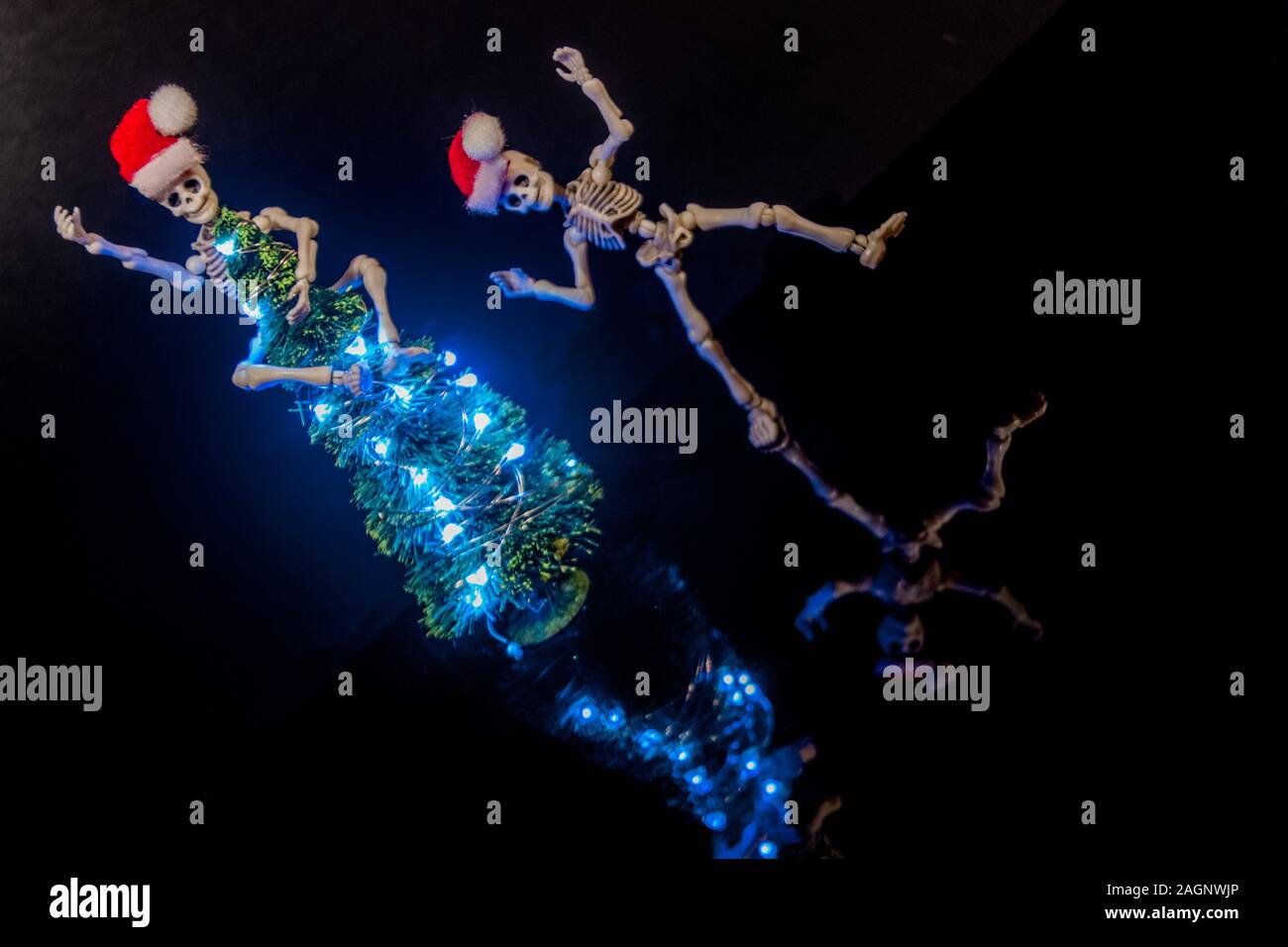 Skeleton dancing hi-res stock photography and images - Alamy