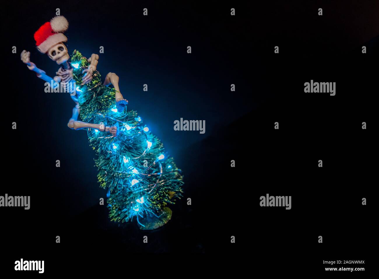 Hanging onto hat hi-res stock photography and images - Alamy