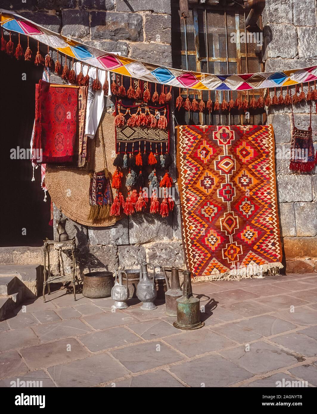 Souvenir history archive historical hi-res stock photography and images ...