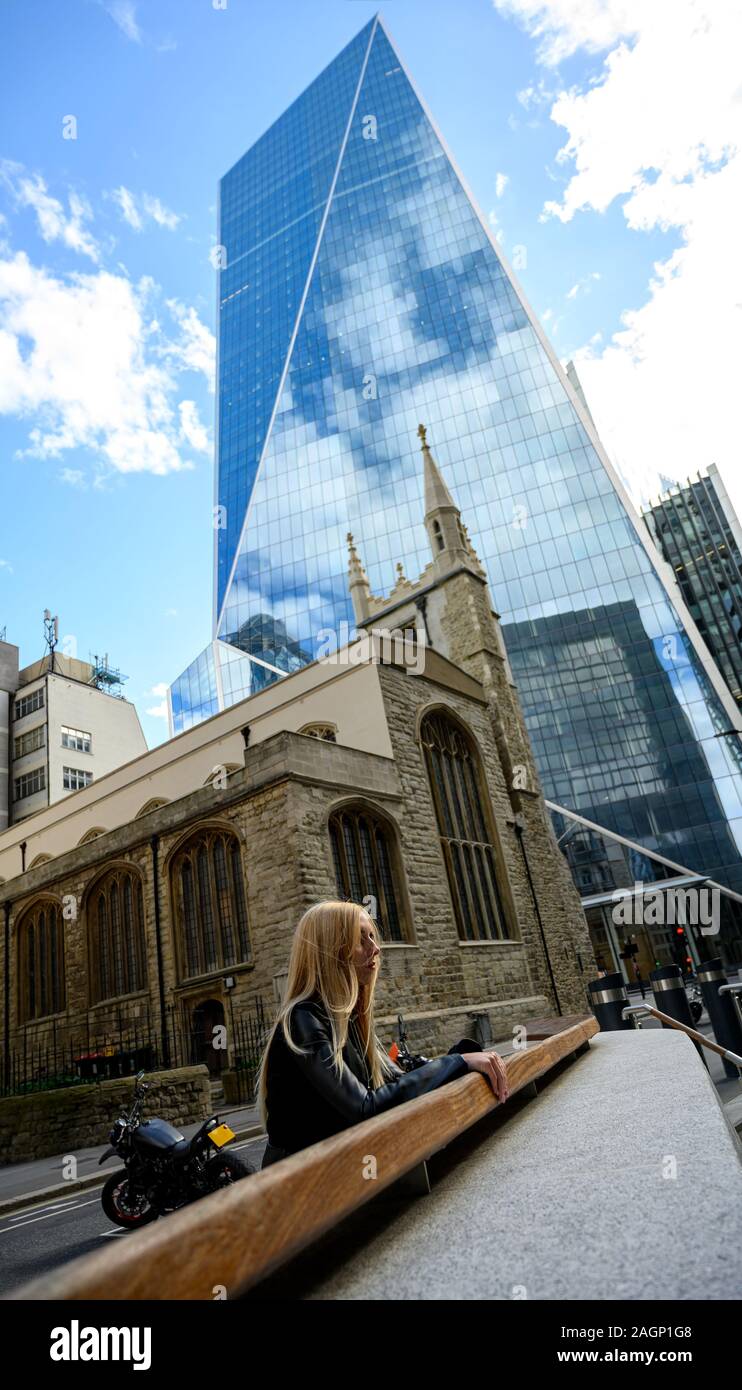 Business people waiting outside office hi-res stock photography and ...