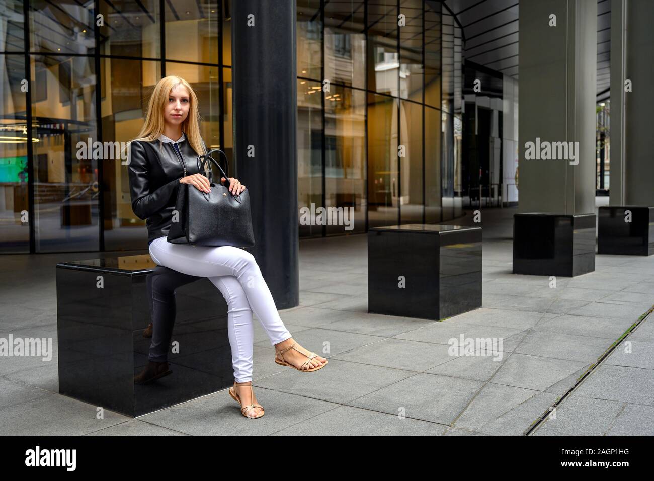 Business people waiting outside office hi-res stock photography and ...
