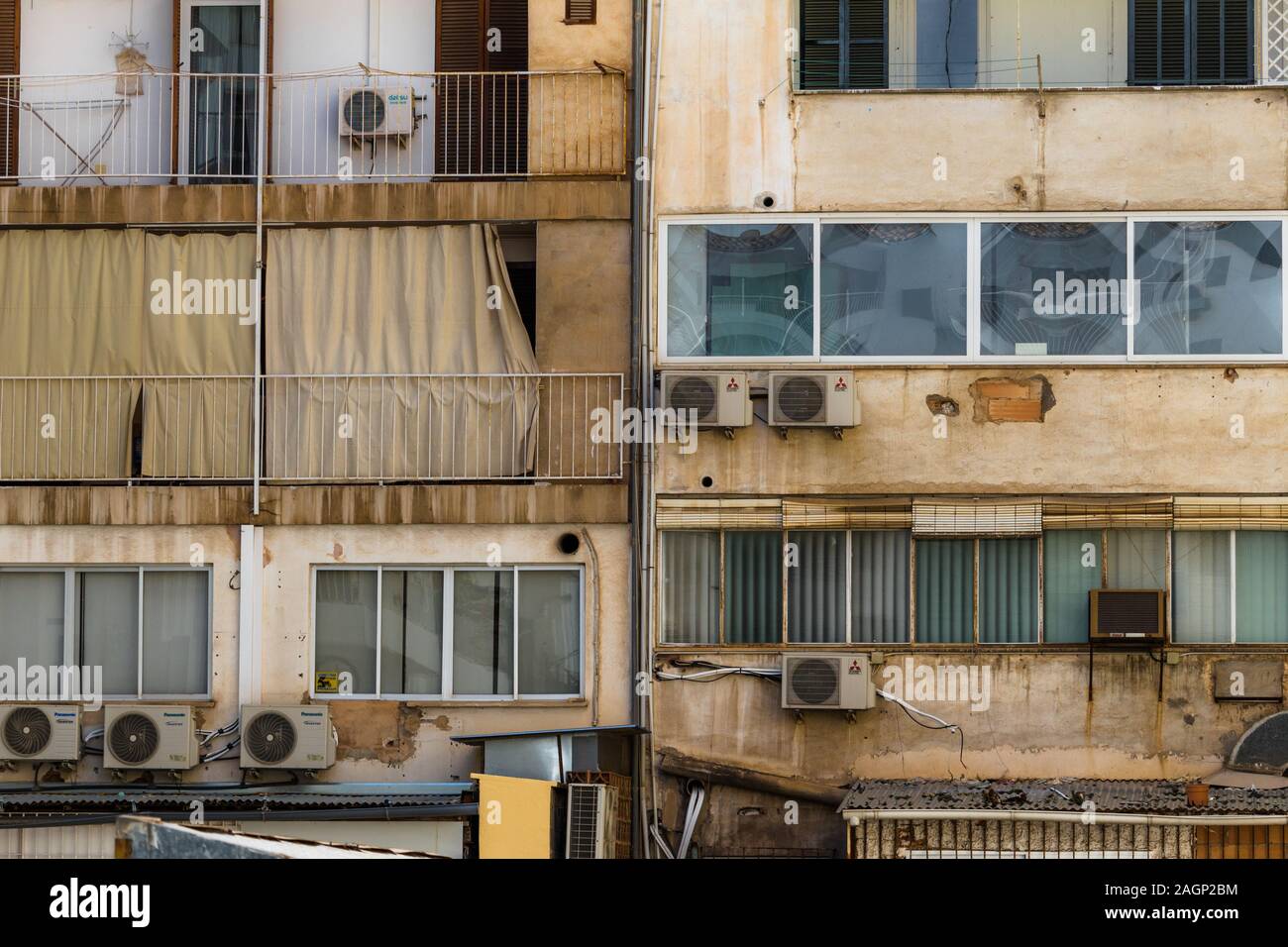 Vintage symmetry hi-res stock photography and images - Alamy