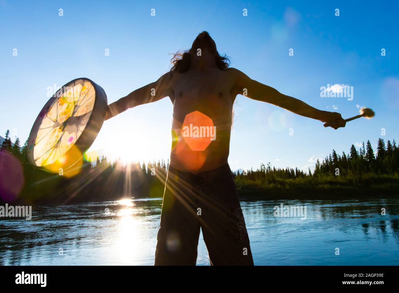 Indigenous canadian man hi-res stock photography and images - Alamy
