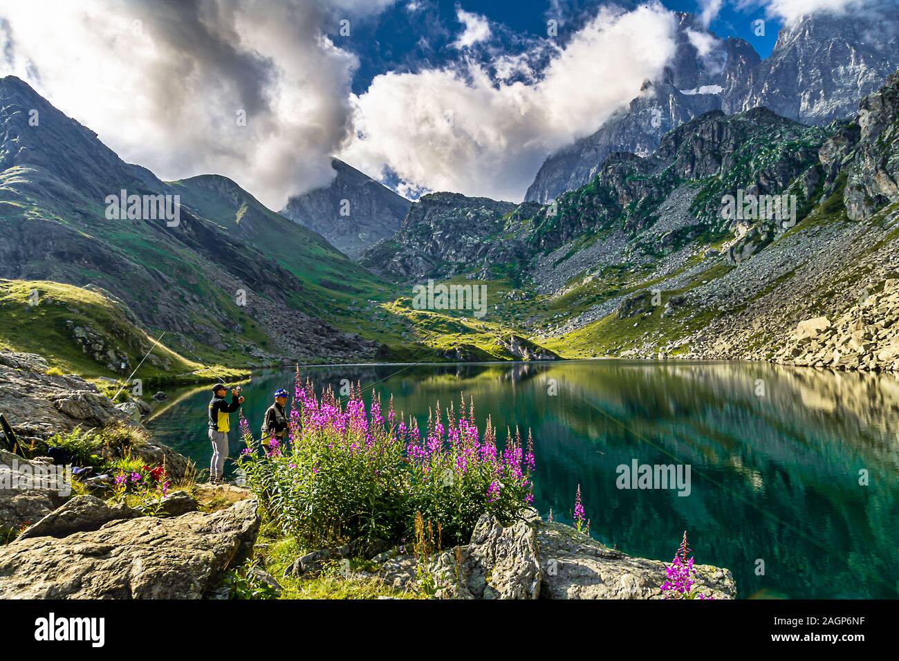 Hiking around Monviso: unique scenarios, mountains and enchanting ...
