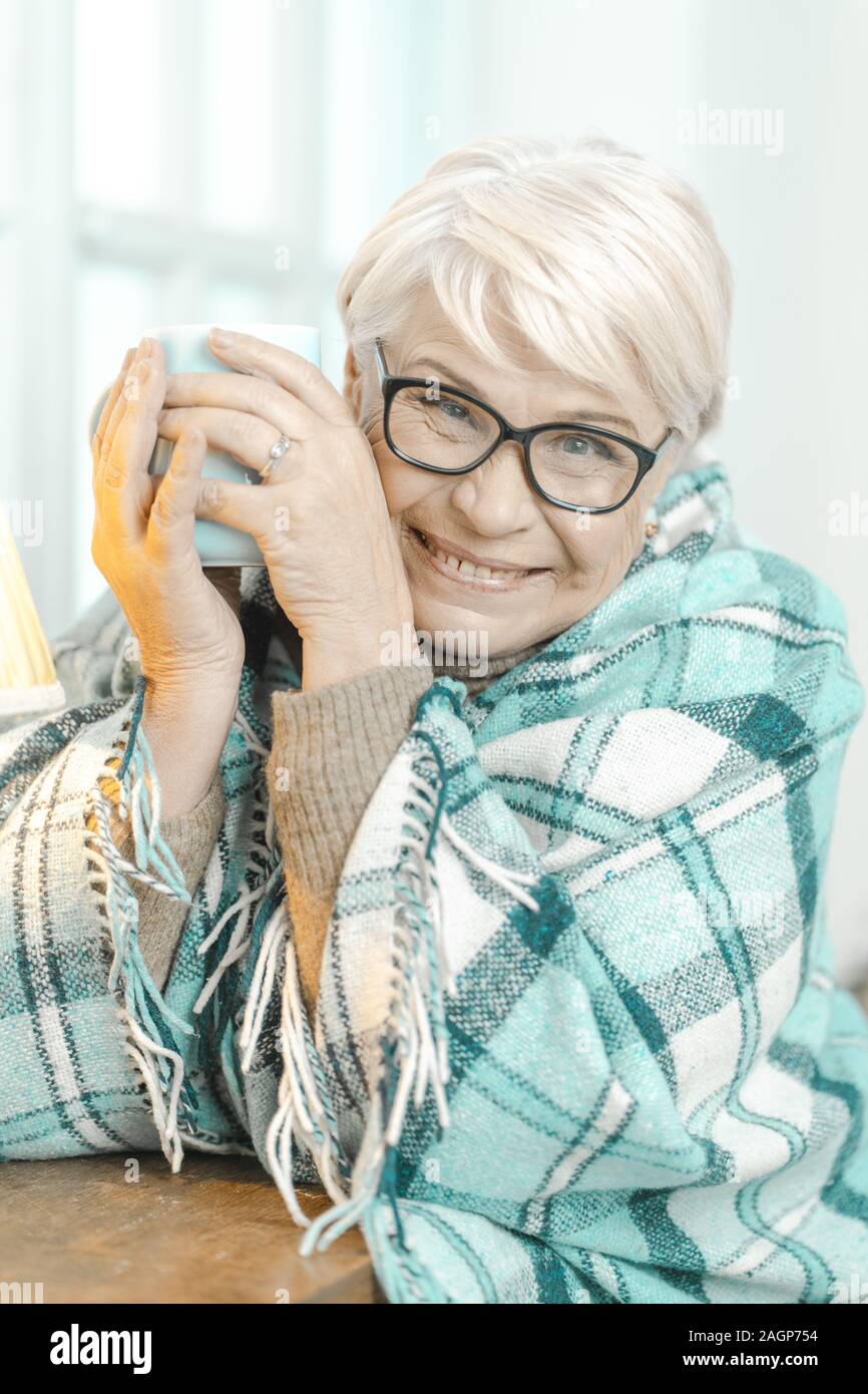 Smiling old lady hi-res stock photography and images - Alamy