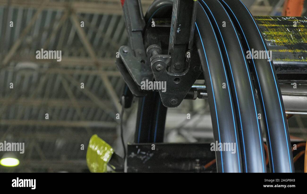 Roll threading coil pipe. Manufacture of plastic water pipes factory ...