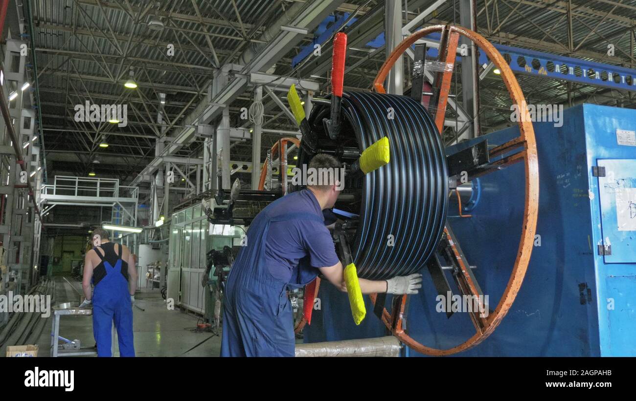 Roll threading coil pipe. Manufacture of plastic water pipes factory ...