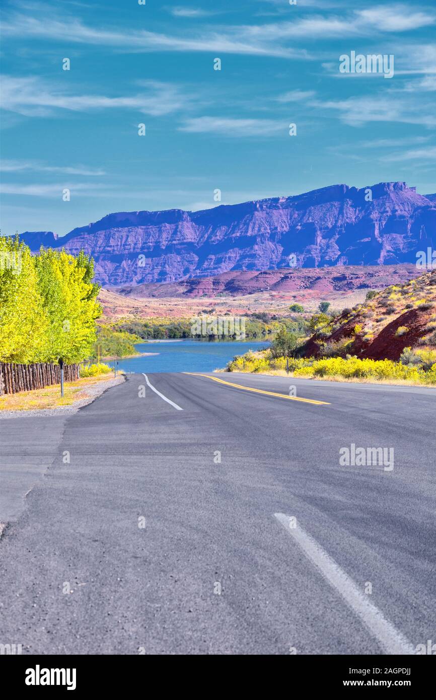 Looking back towards Moab Panorama views of desert mountain ranges ...