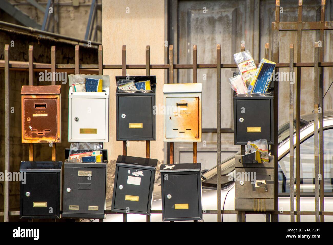 Overflowing mailbox hi-res stock photography and images - Alamy