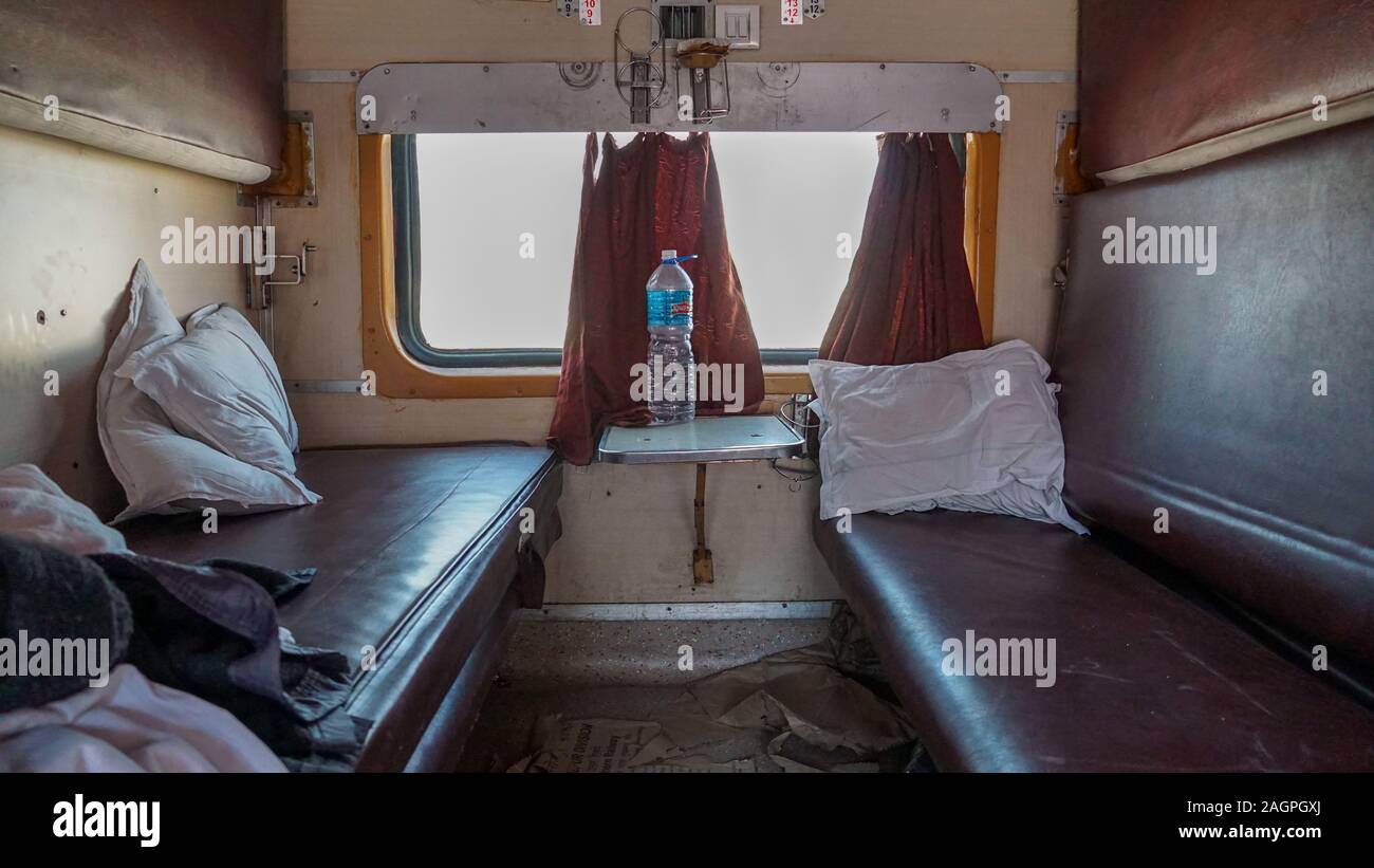 Train compartment hi-res stock photography and images - Alamy Train compartment hi-res stock photography and images - Alamy