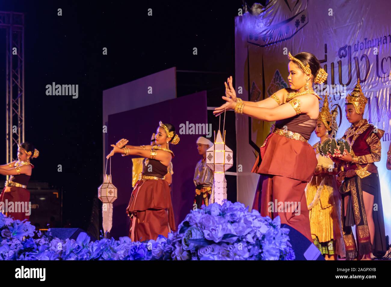 Loy krathong traditional thai dress hi-res stock photography and images ...