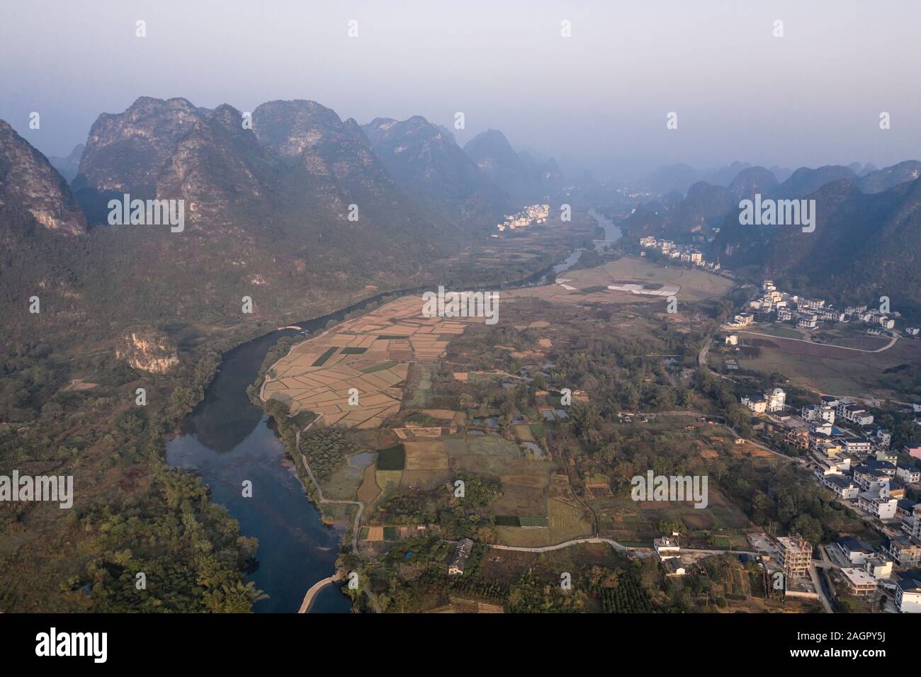 Guanxi china hi-res stock photography and images - Alamy