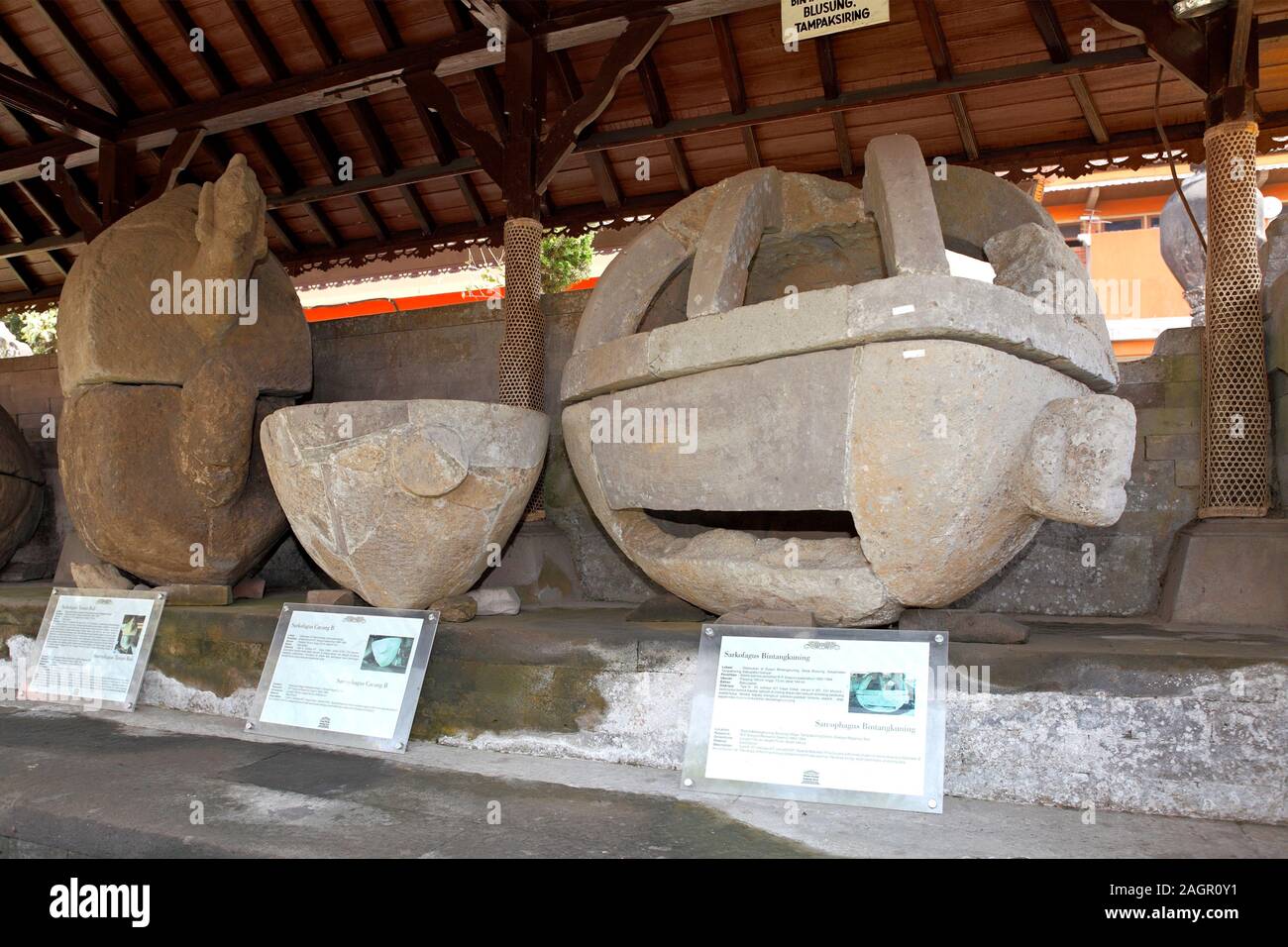 Ancient Stone Sarcophagus, Archaelogical Museum, Gedung Arca, Pejeng ...