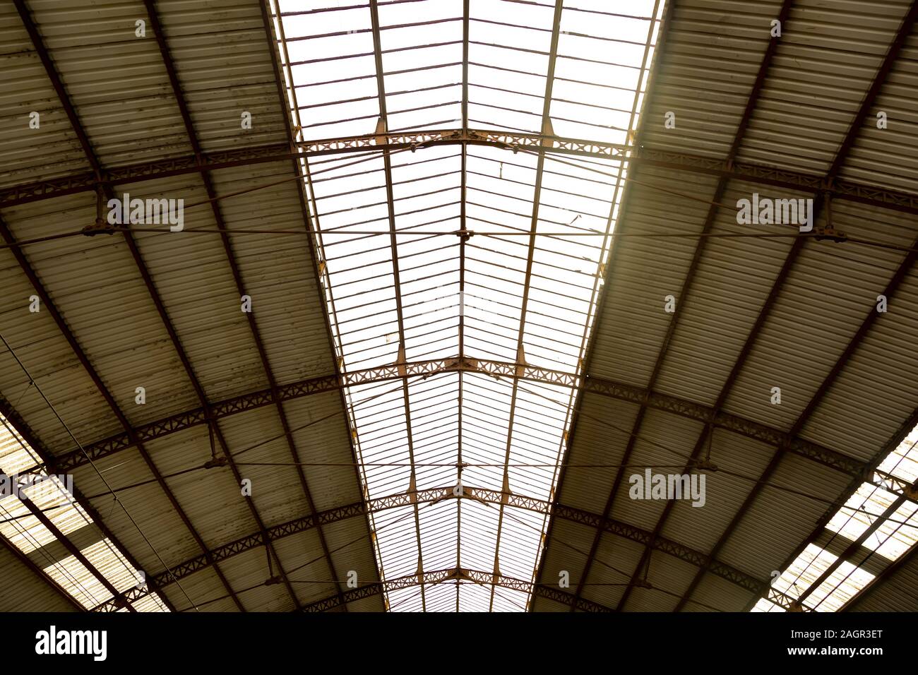 Train glass roof hi-res stock photography and images - Alamy