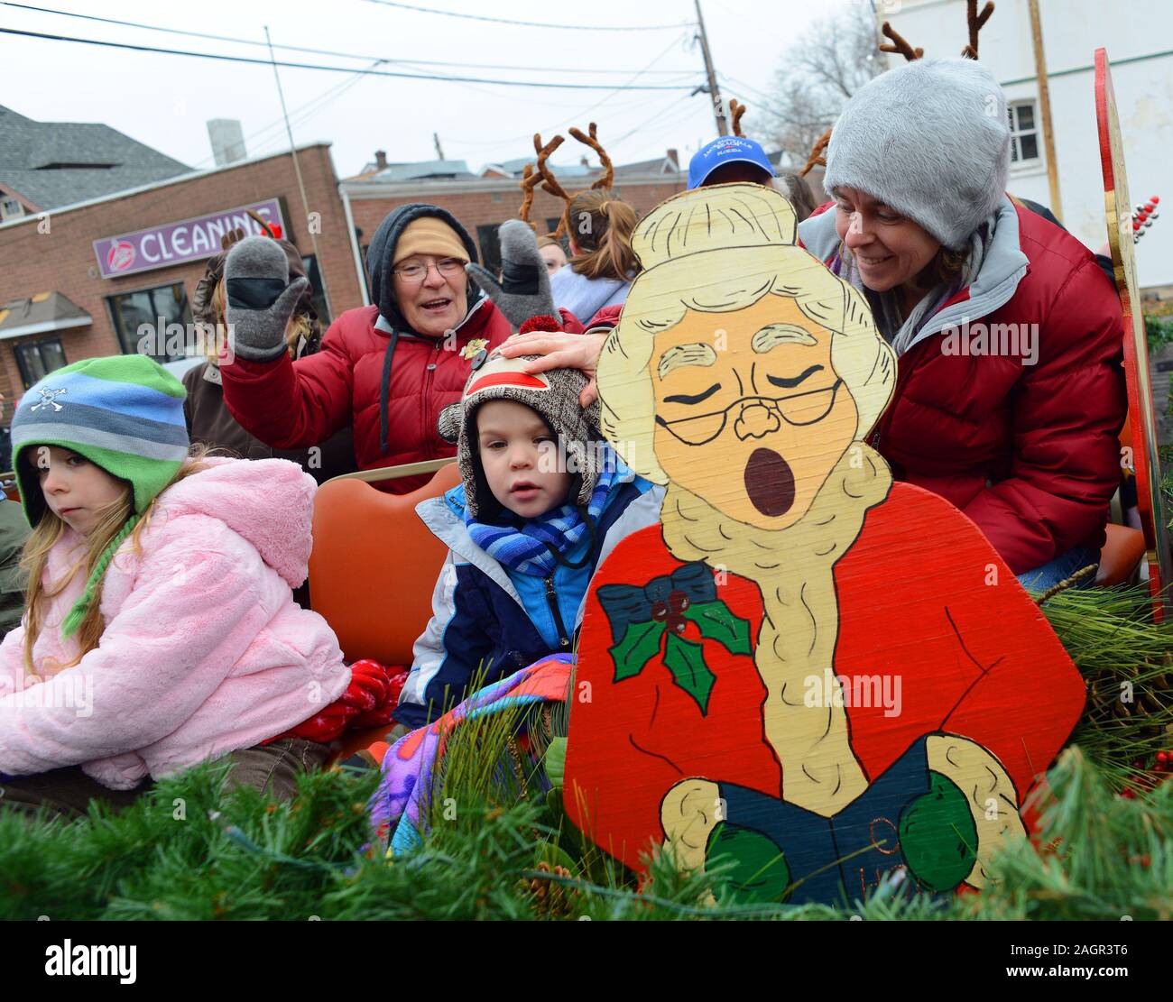 Frosty the snowman in a parade hi-res stock photography and images - Alamy