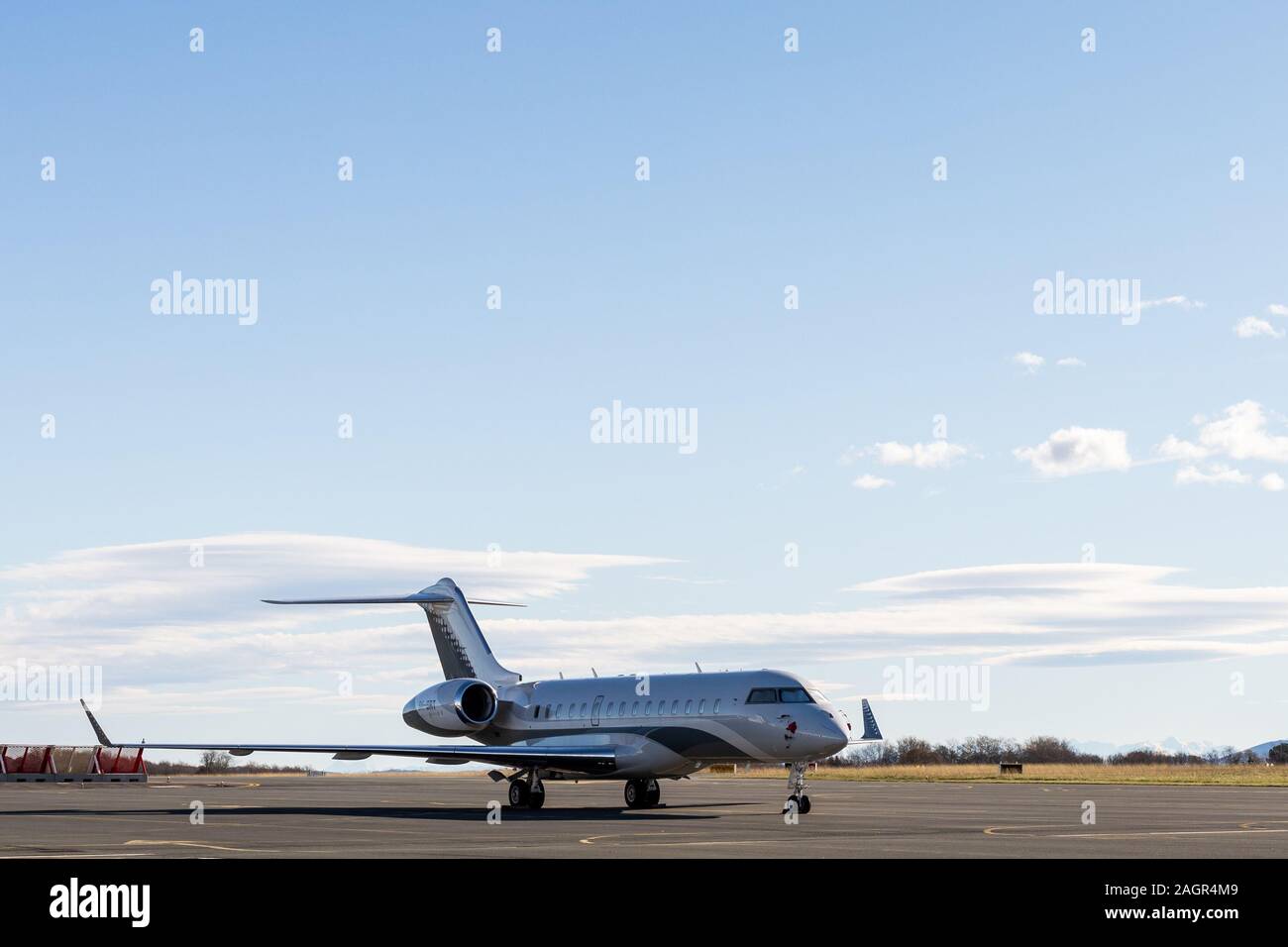 Bombardier global express hi-res stock photography and images - Alamy