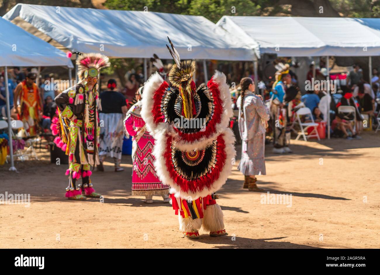 Native regalia traditional dress clothing hi-res stock photography and ...