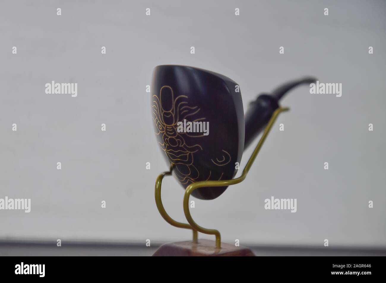 Gold patterns hi-res stock photography and images - Alamy