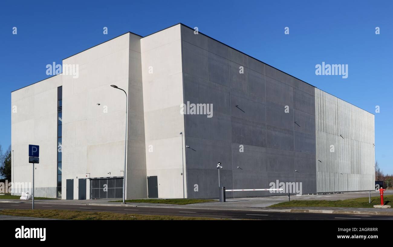Concrete multi level car park hi-res stock photography and images - Alamy